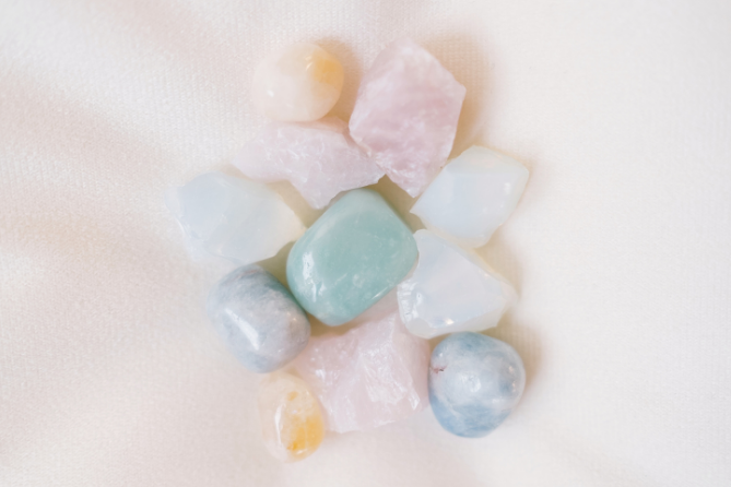 Raw Crystals vs Polished - What's the Difference? – Djuna & Co.